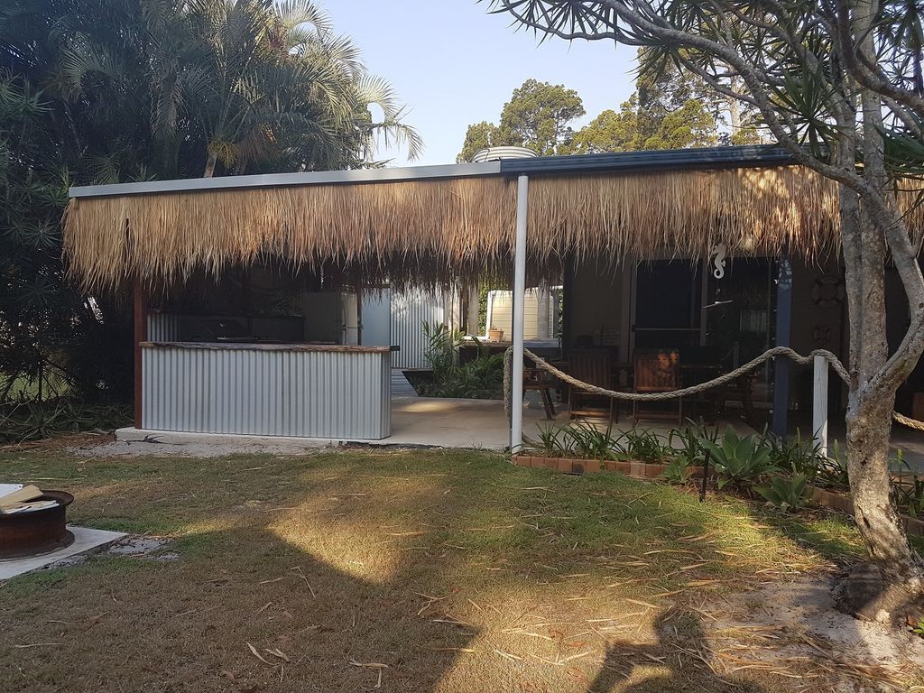 Happy Days - On the front at Bulwer, Australia | Australian Accommodation