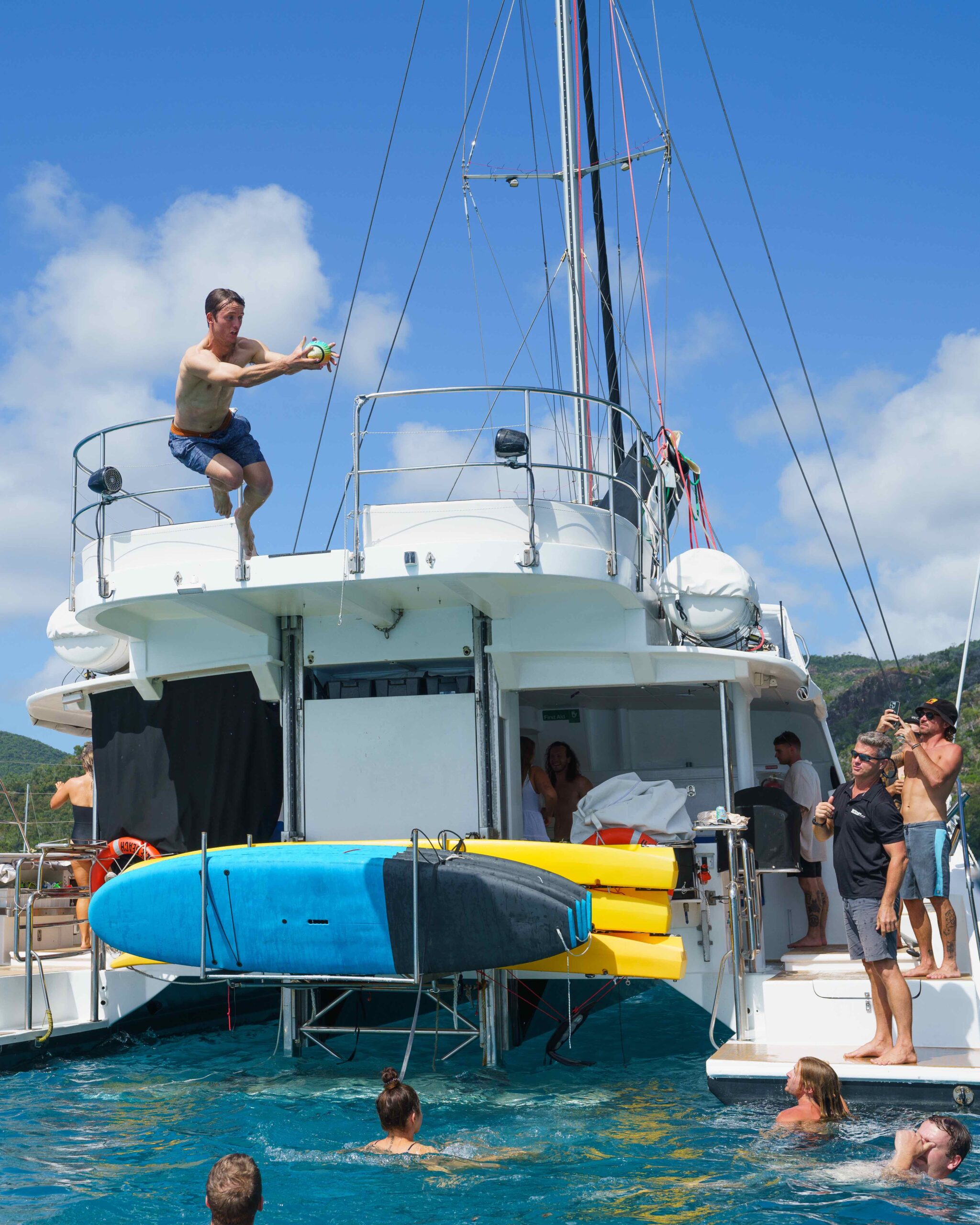 A Whitsunday Islands Sail, SUP & Snorkel Day Tour- Premium NEWEST ...